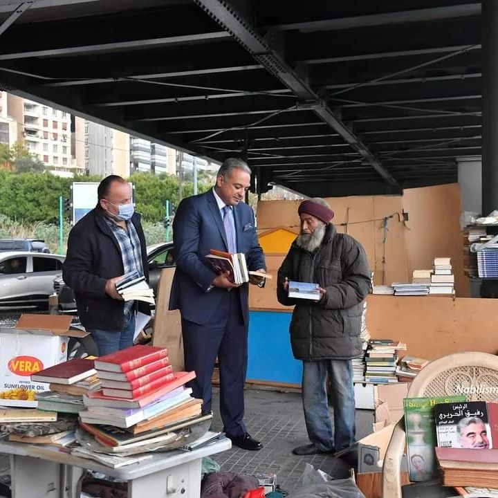 Someone Burned The Old Homeless Man’s Street Library | Blog Baladi