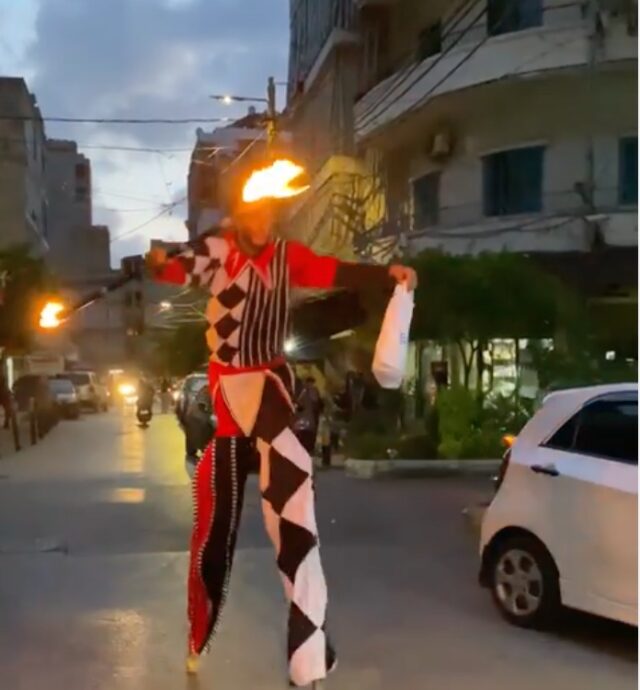 Chiyah Cell Phone Store With The Weirdest Marketing Stunts | Blog Baladi